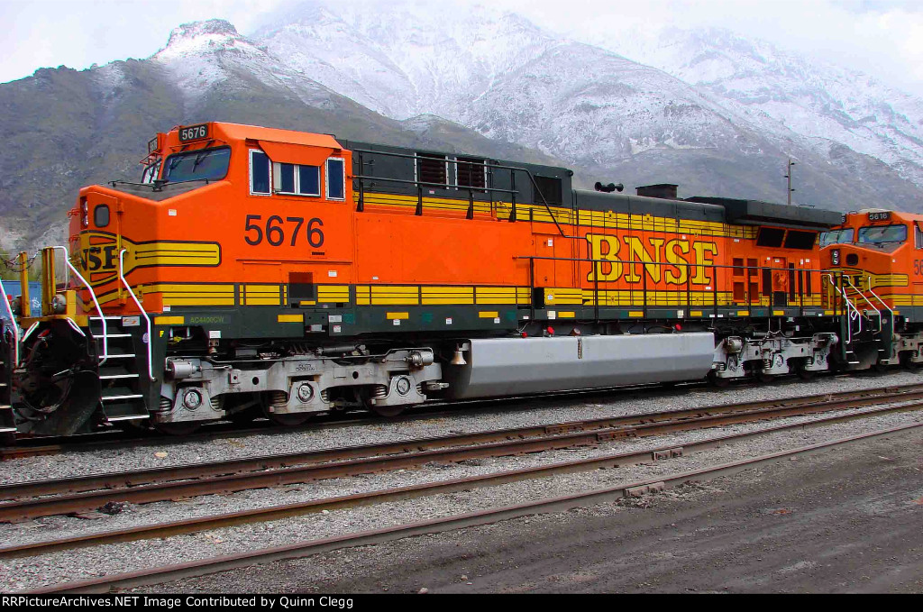 BNSF 5676